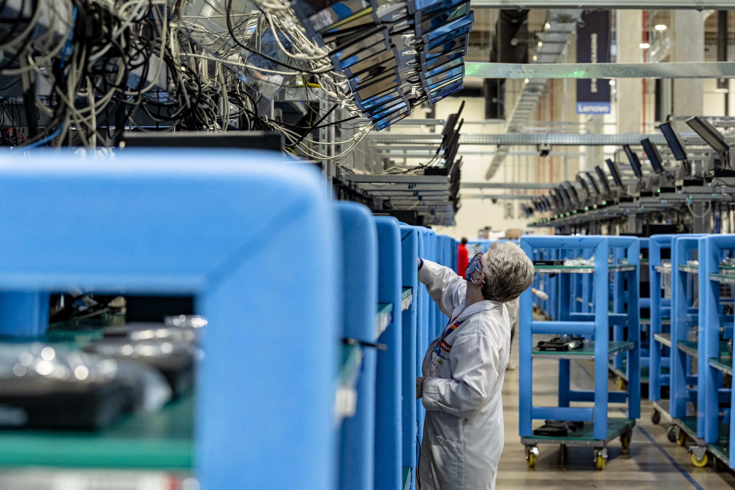 Lenovo estreia primeira fábrica na Europa - NTech News